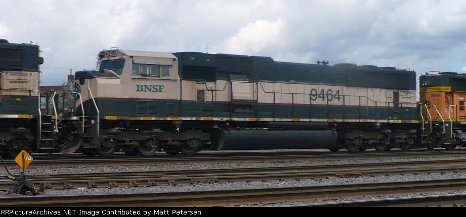 BNSF 9464